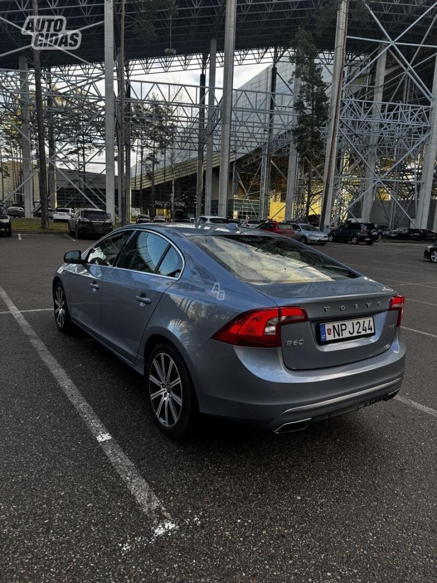 Zils Volvo S60 2017 Varėna, ar dzinēja tilpumu 2.00 L un nobraukumu 164 tūkst. km par 12500 €, foto 4 vietnē AUTOMOTO.COM.LV