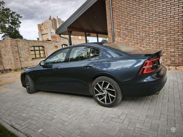 Blue Volvo S60 2019 in Vilnius, with an engine capacity of 1.97 L and mileage of 62 thousand km for 19540 €, photo 6 on AUTOMOTO.COM.LV