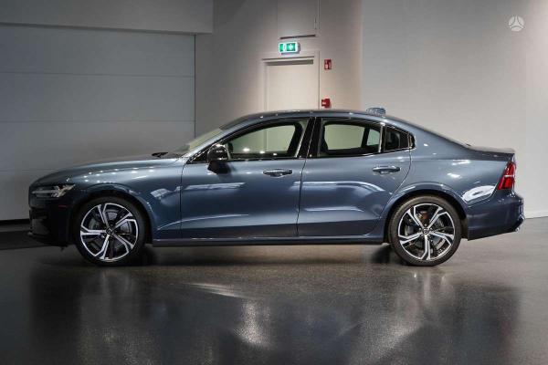Zils Volvo S60 2023 Viļņa, ar dzinēja tilpumu 1.97 L un nobraukumu 76 tūkst. km par 30900 €, foto 2 vietnē AUTOMOTO.COM.LV