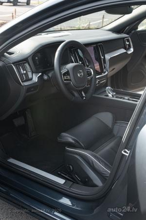 Zils Volvo S60 2023 Tallina, ar dzinēja tilpumu 2.00 L un nobraukumu 47 tūkst. km par 35500 €, foto 13 vietnē AUTOMOTO.COM.LV