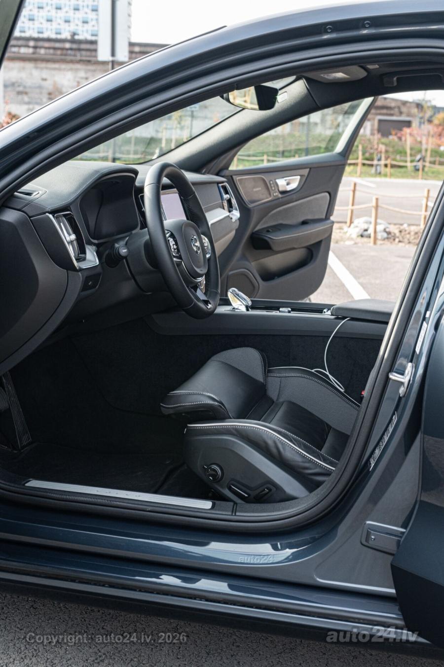 Zils Volvo S60 2023 Tallina, ar dzinēja tilpumu 2.00 L un nobraukumu 47 tūkst. km par 35500 €, foto 14 vietnē AUTOMOTO.COM.LV