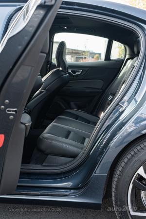Zils Volvo S60 2023 Tallina, ar dzinēja tilpumu 2.00 L un nobraukumu 47 tūkst. km par 35500 €, foto 15 vietnē AUTOMOTO.COM.LV