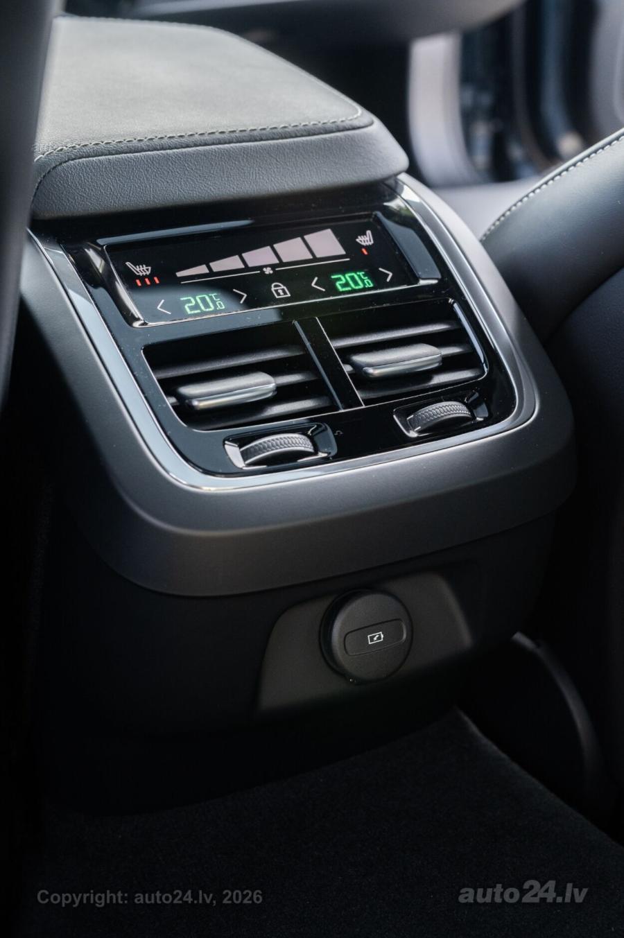 Zils Volvo S60 2023 Tallina, ar dzinēja tilpumu 2.00 L un nobraukumu 47 tūkst. km par 35500 €, foto 16 vietnē AUTOMOTO.COM.LV