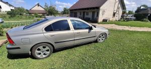 Brūns Volvo S60 2001 Viļņa, ar dzinēja tilpumu 2.40 L un nobraukumu 326 tūkst. km par 1200 €, foto 3 vietnē AUTOMOTO.COM.LV