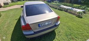 Brūns Volvo S60 2001 Viļņa, ar dzinēja tilpumu 2.40 L un nobraukumu 326 tūkst. km par 1200 €, foto 4 vietnē AUTOMOTO.COM.LV