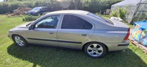 Brūns Volvo S60 2001 Viļņa, ar dzinēja tilpumu 2.40 L un nobraukumu 326 tūkst. km par 1200 €, foto 5 vietnē AUTOMOTO.COM.LV