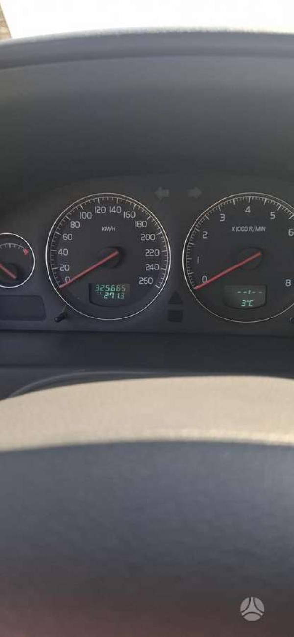 Коричневый Вольво С60 2001 в Вильнюс, объемом двигателя 2.40 л и пробегом 326 тыс. км за 1200 €, фото 5 на AUTOMOTO.COM.LV