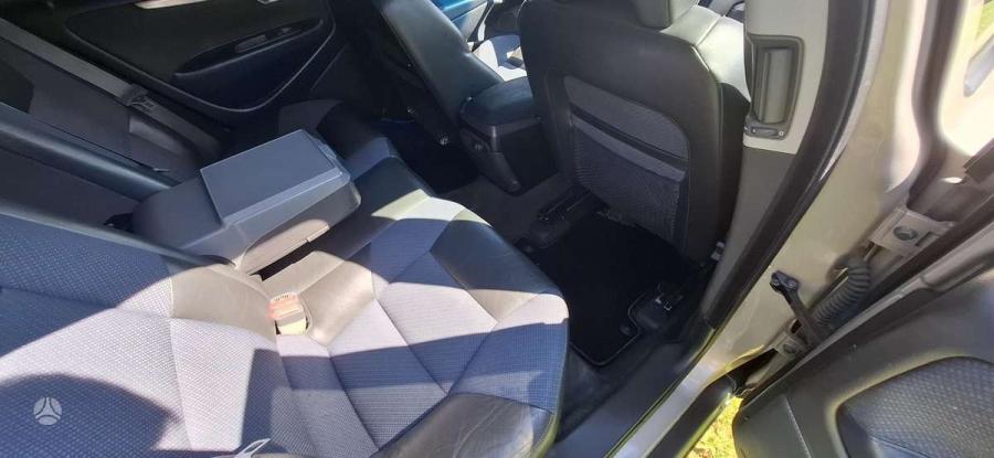 Brūns Volvo S60 2001 Viļņa, ar dzinēja tilpumu 2.40 L un nobraukumu 326 tūkst. km par 1200 €, foto 12 vietnē AUTOMOTO.COM.LV