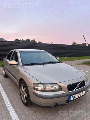 Brūns Volvo S60 2001 Rīga, ar dzinēja tilpumu 2.40 L un nobraukumu 460 tūkst. km par 890 €, foto 3 vietnē AUTOMOTO.COM.LV