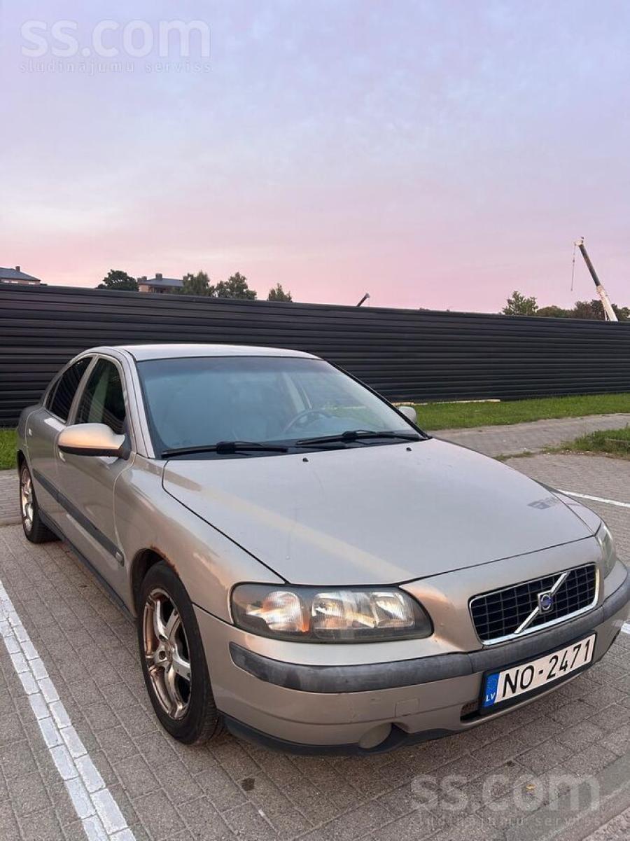 Brūns Volvo S60 2001 Rīga, ar dzinēja tilpumu 2.40 L un nobraukumu 460 tūkst. km par 890 €, foto 3 vietnē AUTOMOTO.COM.LV