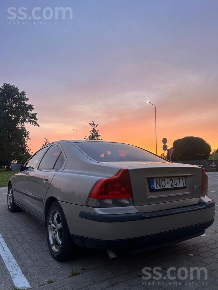Brūns Volvo S60 2001 Rīga, ar dzinēja tilpumu 2.40 L un nobraukumu 460 tūkst. km par 890 €, foto 4 vietnē AUTOMOTO.COM.LV