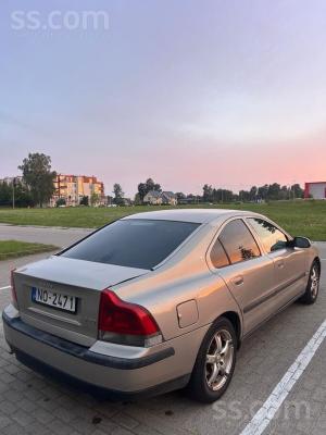 Brūns Volvo S60 2001 Rīga, ar dzinēja tilpumu 2.40 L un nobraukumu 460 tūkst. km par 890 €, foto 5 vietnē AUTOMOTO.COM.LV