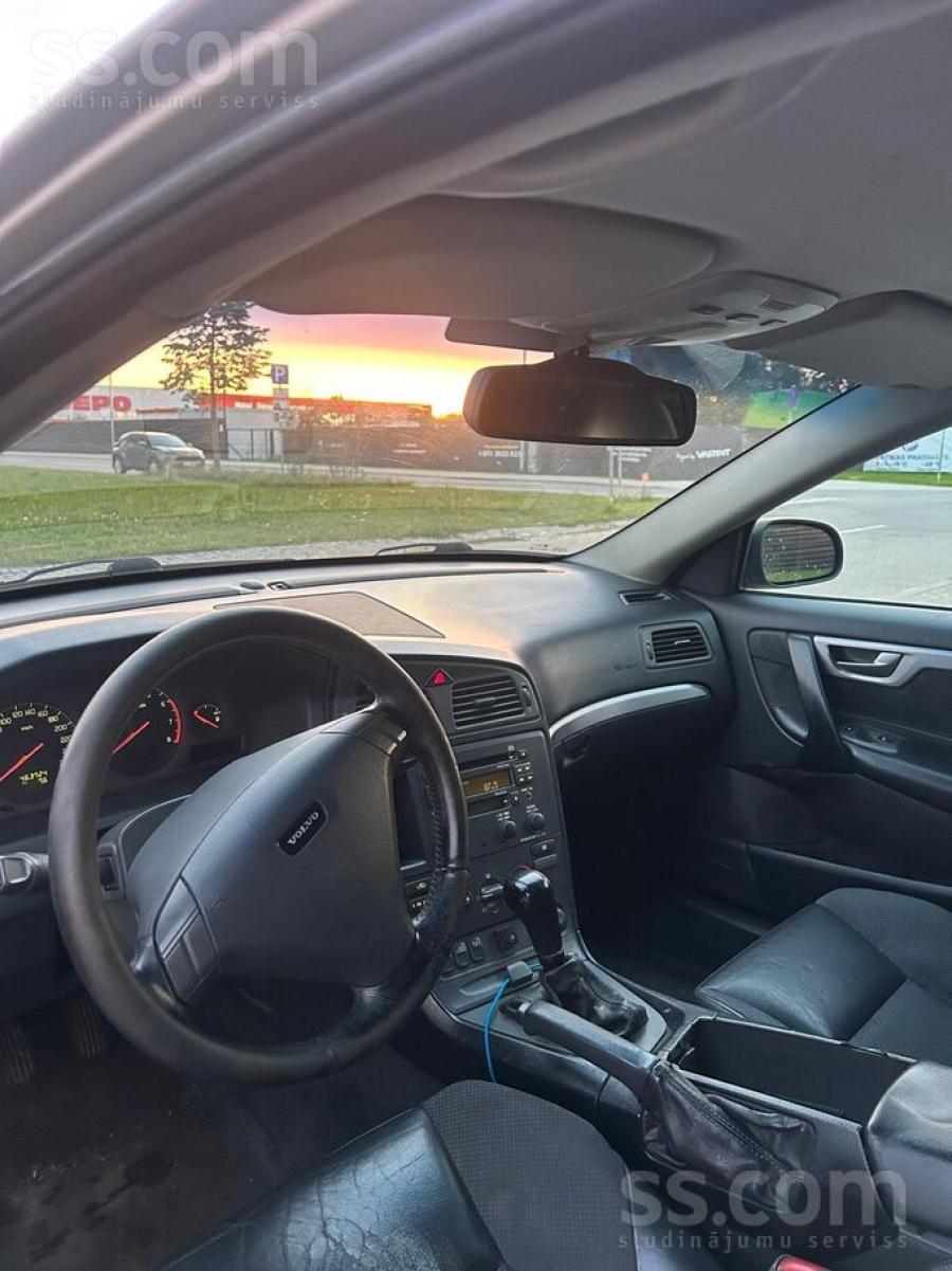 Brūns Volvo S60 2001 Rīga, ar dzinēja tilpumu 2.40 L un nobraukumu 460 tūkst. km par 890 €, foto 8 vietnē AUTOMOTO.COM.LV