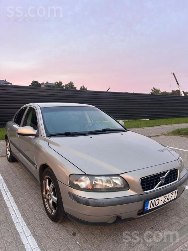 Brūns Volvo S60 2001 Rīga, ar dzinēja tilpumu 2.40 L un nobraukumu 460 tūkst. km par 890 €, foto 3 vietnē AUTOMOTO.COM.LV