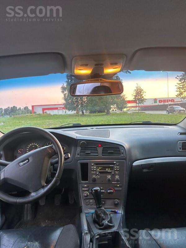 Brūns Volvo S60 2001 Rīga, ar dzinēja tilpumu 2.40 L un nobraukumu 460 tūkst. km par 890 €, foto 9 vietnē AUTOMOTO.COM.LV