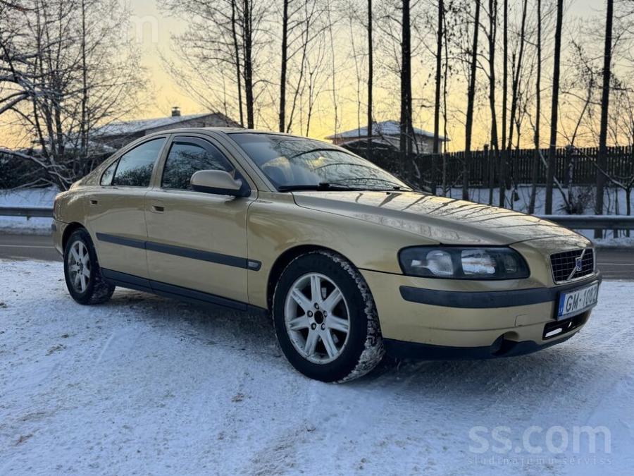 Коричневый Вольво С60 2002 в Рига, объемом двигателя 2.40 л и пробегом 324 тыс. км за 1500 €, фото 1 на AUTOMOTO.COM.LV