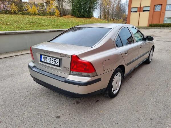 Brown Volvo S60 2002 in Jekabpils, with an engine capacity of 2.40 L and mileage of 346 thousand km for 1450 €, photo 3 on AUTOMOTO.COM.LV