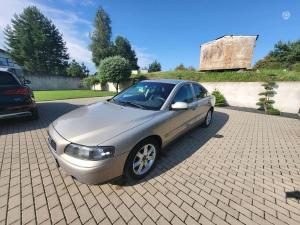 Brown Volvo S60 2002 in Alytus, with an engine capacity of 2.40 L and mileage of 448 thousand km for 1099 €, photo 3 on AUTOMOTO.COM.LV