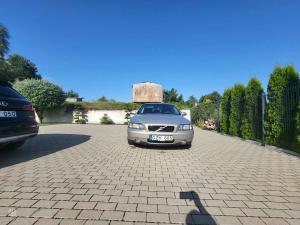 Brown Volvo S60 2002 in Alytus, with an engine capacity of 2.40 L and mileage of 448 thousand km for 1099 €, photo 4 on AUTOMOTO.COM.LV