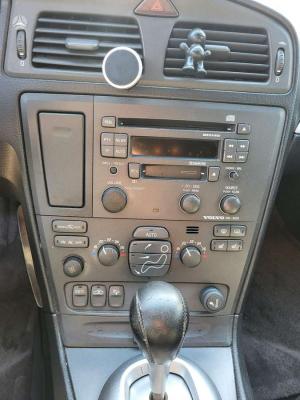 Brown Volvo S60 2002 in Alytus, with an engine capacity of 2.40 L and mileage of 448 thousand km for 1099 €, photo 11 on AUTOMOTO.COM.LV