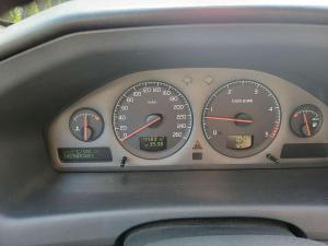 Brown Volvo S60 2002 in Alytus, with an engine capacity of 2.40 L and mileage of 448 thousand km for 1099 €, photo 15 on AUTOMOTO.COM.LV