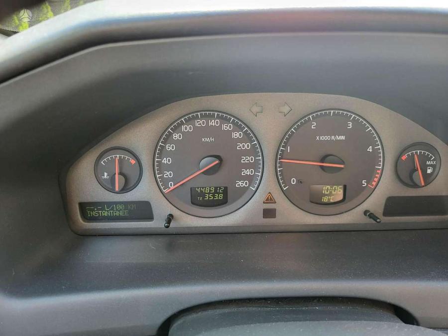 Brown Volvo S60 2002 in Alytus, with an engine capacity of 2.40 L and mileage of 448 thousand km for 1099 €, photo 15 on AUTOMOTO.COM.LV