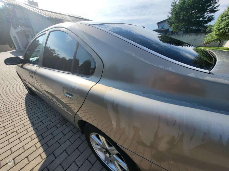 Brown Volvo S60 2002 in Alytus, with an engine capacity of 2.40 L and mileage of 448 thousand km for 1099 €, photo 17 on AUTOMOTO.COM.LV