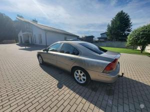 Brown Volvo S60 2002 in Alytus, with an engine capacity of 2.40 L and mileage of 448 thousand km for 1099 €, photo 18 on AUTOMOTO.COM.LV