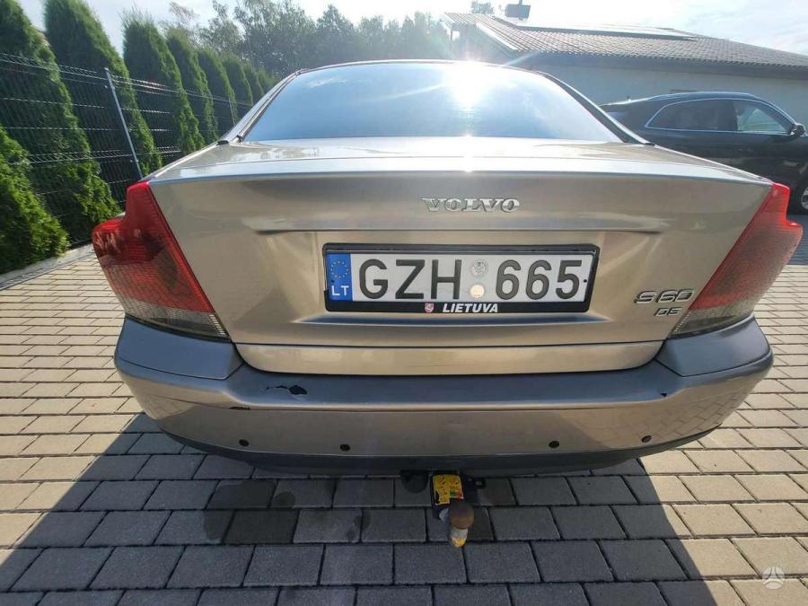 Brown Volvo S60 2002 in Alytus, with an engine capacity of 2.40 L and mileage of 448 thousand km for 1099 €, photo 19 on AUTOMOTO.COM.LV