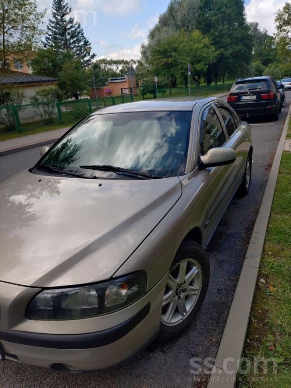 Brūns Volvo S60 2003 Rēzekne, ar dzinēja tilpumu 2.40 L un nobraukumu 0 tūkst. km par 2500 €, foto 2 vietnē AUTOMOTO.COM.LV