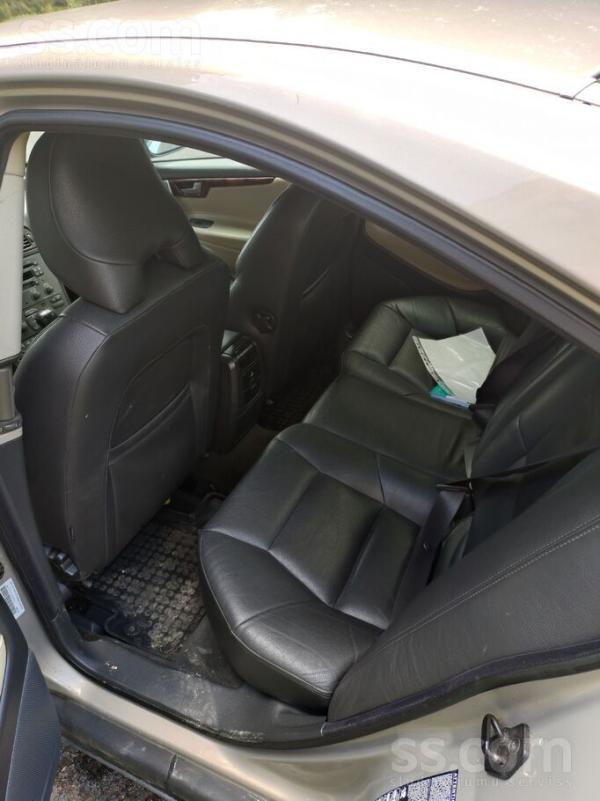 Brūns Volvo S60 2003 Rēzekne, ar dzinēja tilpumu 2.40 L un nobraukumu 0 tūkst. km par 2500 €, foto 3 vietnē AUTOMOTO.COM.LV