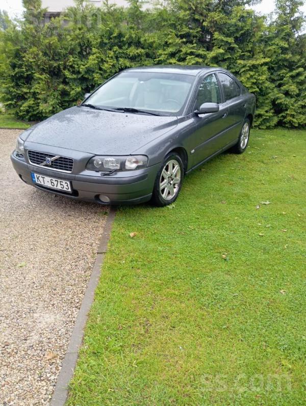 Brown Volvo S60 2004 in Jelgava, with an engine capacity of 2.40 L and mileage of 346 thousand km for 3950 €, photo 2 on AUTOMOTO.COM.LV