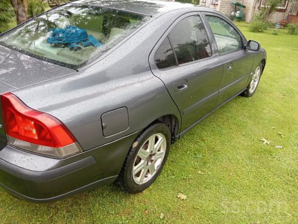Brown Volvo S60 2004 in Jelgava, with an engine capacity of 2.40 L and mileage of 346 thousand km for 3950 €, photo 4 on AUTOMOTO.COM.LV