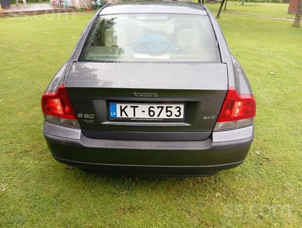 Brown Volvo S60 2004 in Jelgava, with an engine capacity of 2.40 L and mileage of 346 thousand km for 3950 €, photo 5 on AUTOMOTO.COM.LV