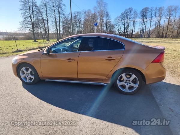Brown Volvo S60 2010 in Tallinn, with an engine capacity of 2.00 L and mileage of 247 thousand km for 7000 €, photo 1 on AUTOMOTO.COM.LV