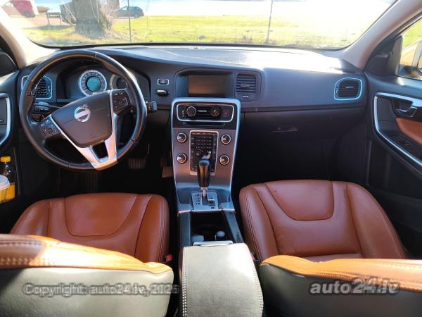 Brūns Volvo S60 2010 Tallina, ar dzinēja tilpumu 2.00 L un nobraukumu 248 tūkst. km par 5990 €, foto 5 vietnē AUTOMOTO.COM.LV