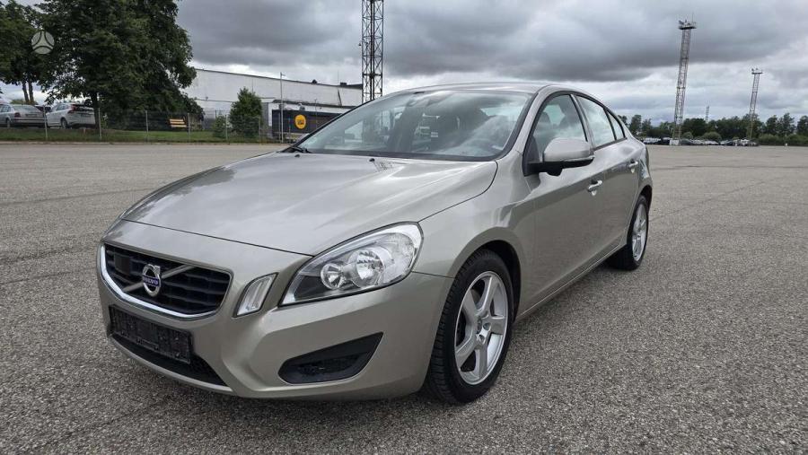 Brūns Volvo S60 2010 Marijampole, ar dzinēja tilpumu 1.98 L un nobraukumu 277 tūkst. km par 5150 €, foto 3 vietnē AUTOMOTO.COM.LV