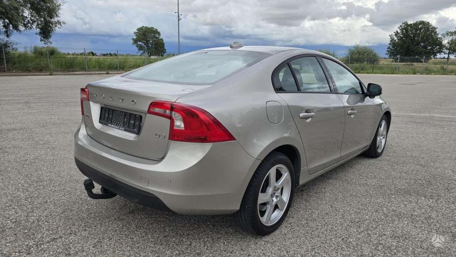 Brūns Volvo S60 2010 Marijampole, ar dzinēja tilpumu 1.98 L un nobraukumu 277 tūkst. km par 5150 €, foto 6 vietnē AUTOMOTO.COM.LV