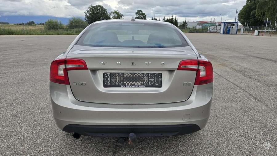 Brūns Volvo S60 2010 Marijampole, ar dzinēja tilpumu 1.98 L un nobraukumu 277 tūkst. km par 5150 €, foto 7 vietnē AUTOMOTO.COM.LV
