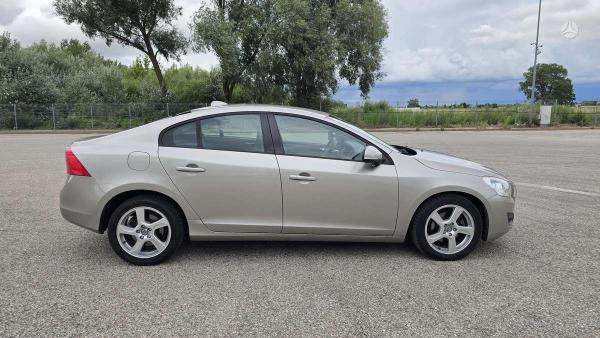 Brown Volvo S60 2010 in Marijampole, with an engine capacity of 1.98 L and mileage of 277 thousand km for 5150 €, photo 8 on AUTOMOTO.COM.LV