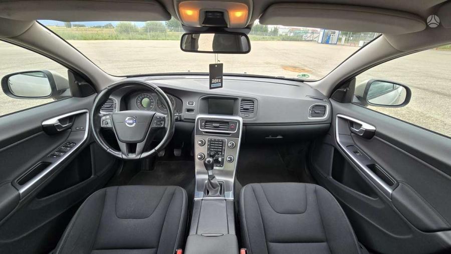 Brūns Volvo S60 2010 Marijampole, ar dzinēja tilpumu 1.98 L un nobraukumu 277 tūkst. km par 5150 €, foto 12 vietnē AUTOMOTO.COM.LV
