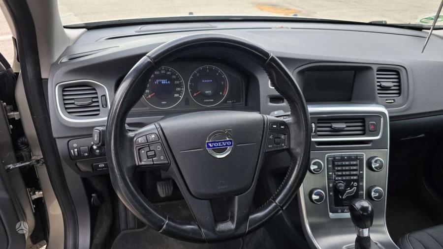 Brūns Volvo S60 2010 Marijampole, ar dzinēja tilpumu 1.98 L un nobraukumu 277 tūkst. km par 5150 €, foto 15 vietnē AUTOMOTO.COM.LV