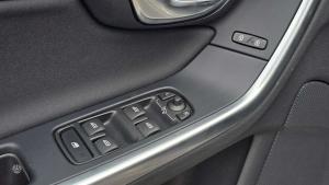 Brūns Volvo S60 2010 Marijampole, ar dzinēja tilpumu 1.98 L un nobraukumu 277 tūkst. km par 5150 €, foto 19 vietnē AUTOMOTO.COM.LV
