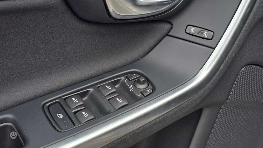 Brūns Volvo S60 2010 Marijampole, ar dzinēja tilpumu 1.98 L un nobraukumu 277 tūkst. km par 5150 €, foto 19 vietnē AUTOMOTO.COM.LV