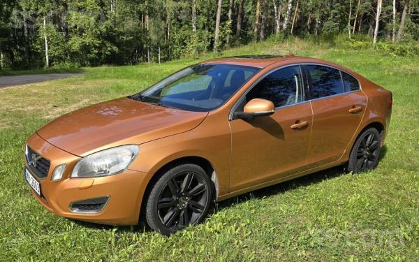 Brūns Volvo S60 2010 Rīga, ar dzinēja tilpumu 2.00 L un nobraukumu 233 tūkst. km par 6000 €, foto 1 vietnē AUTOMOTO.COM.LV