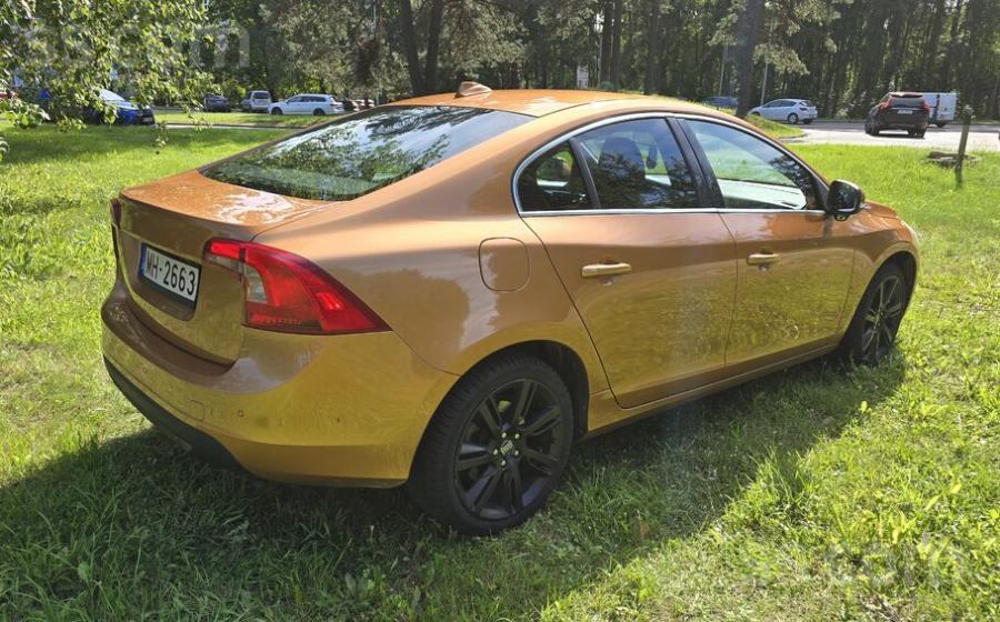 Brūns Volvo S60 2010 Rīga, ar dzinēja tilpumu 2.00 L un nobraukumu 233 tūkst. km par 6000 €, foto 4 vietnē AUTOMOTO.COM.LV