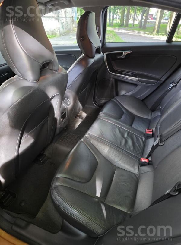 Brūns Volvo S60 2010 Rīga, ar dzinēja tilpumu 2.00 L un nobraukumu 233 tūkst. km par 6000 €, foto 9 vietnē AUTOMOTO.COM.LV