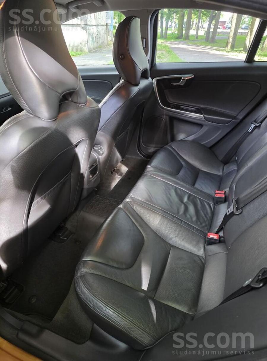 Brūns Volvo S60 2010 Rīga, ar dzinēja tilpumu 2.00 L un nobraukumu 233 tūkst. km par 6000 €, foto 10 vietnē AUTOMOTO.COM.LV