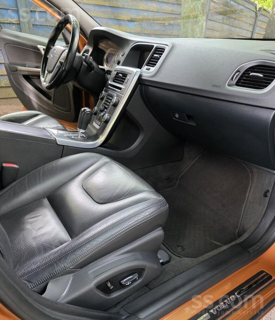Brūns Volvo S60 2010 Rīga, ar dzinēja tilpumu 2.00 L un nobraukumu 233 tūkst. km par 6000 €, foto 13 vietnē AUTOMOTO.COM.LV