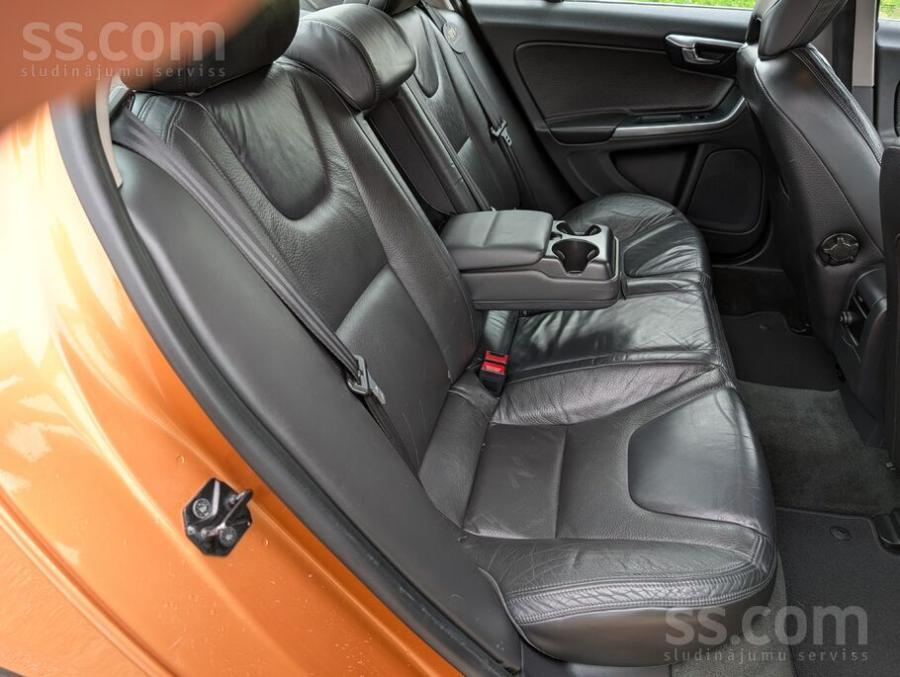Brūns Volvo S60 2010 Rīga, ar dzinēja tilpumu 2.00 L un nobraukumu 192 tūkst. km par 5300 €, foto 17 vietnē AUTOMOTO.COM.LV